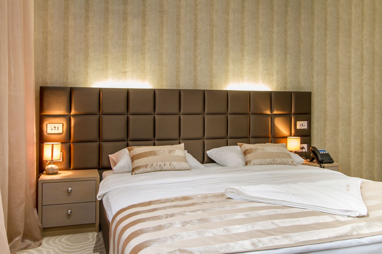 Deluxe Soba – Hotel Royal Airport
